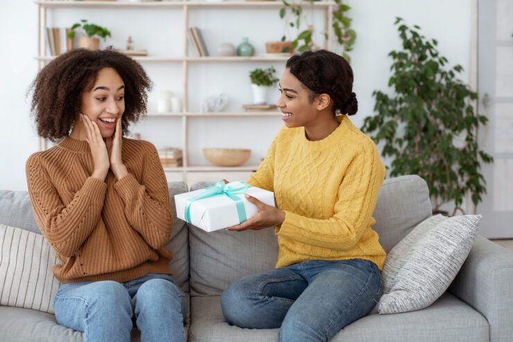 17 Gift Ideas For Curly Friends & Family – Absolutely Everything Curly